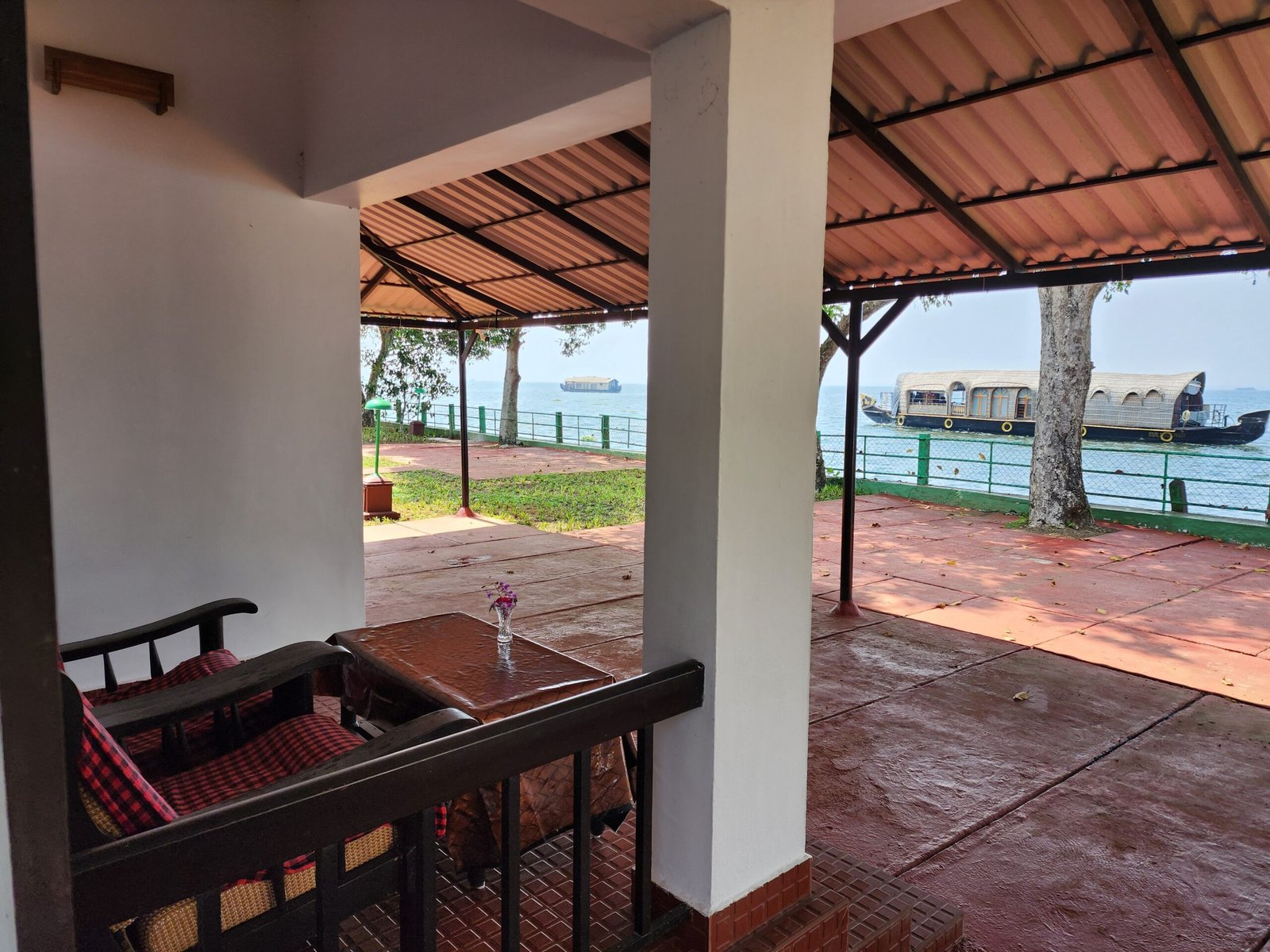 Lakefacing Sunset View AC Cottage - Kumarakom Lakeside Lake Facing ...